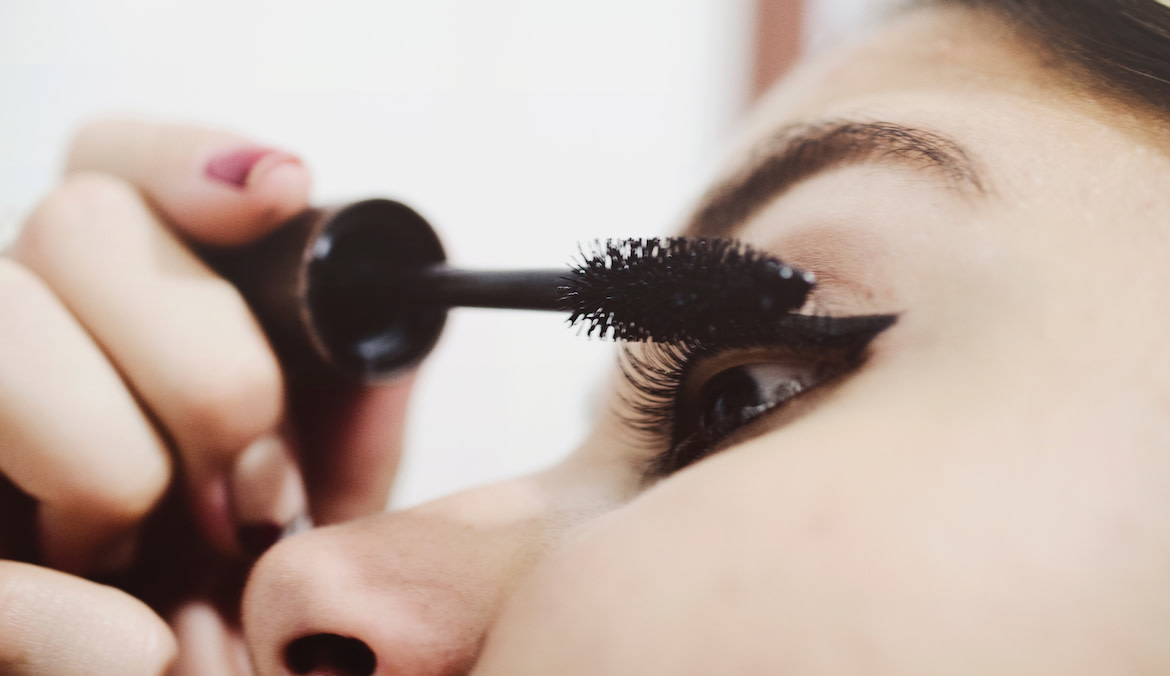 I Tested the 20 Top-Selling Mascaras in the World—These A... | theSkimm